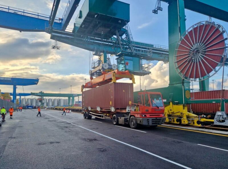 Operativo il rinnovato parco ferroviario Rugna del porto di Genova ...