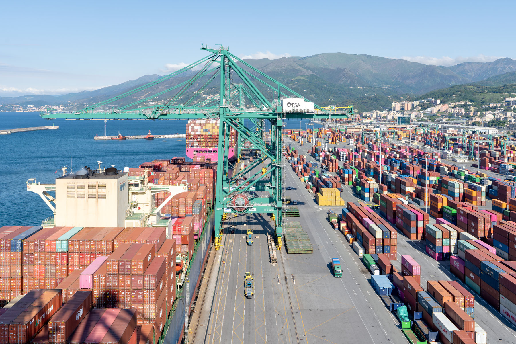 Genova, Gioia Tauro e La Spezia i porti italiani più connessi da linee ...